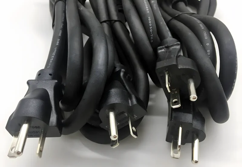 NEMA 5-20 Extension Cord, 5-20P Male Plug to 5-20/5-15R Female ...